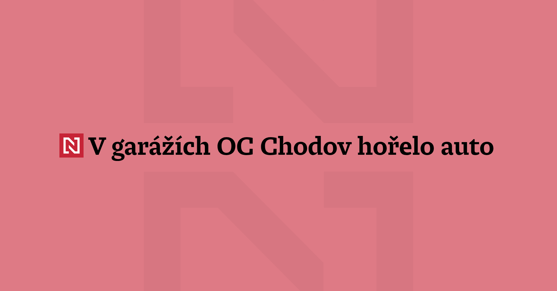 V garážích OC Chodov hořelo auto