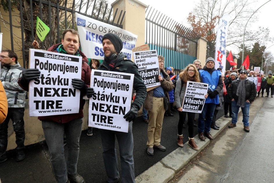 Obrazem: V Česku se po letech zase stávkuje za vyšší mzdy. Přišel i ...