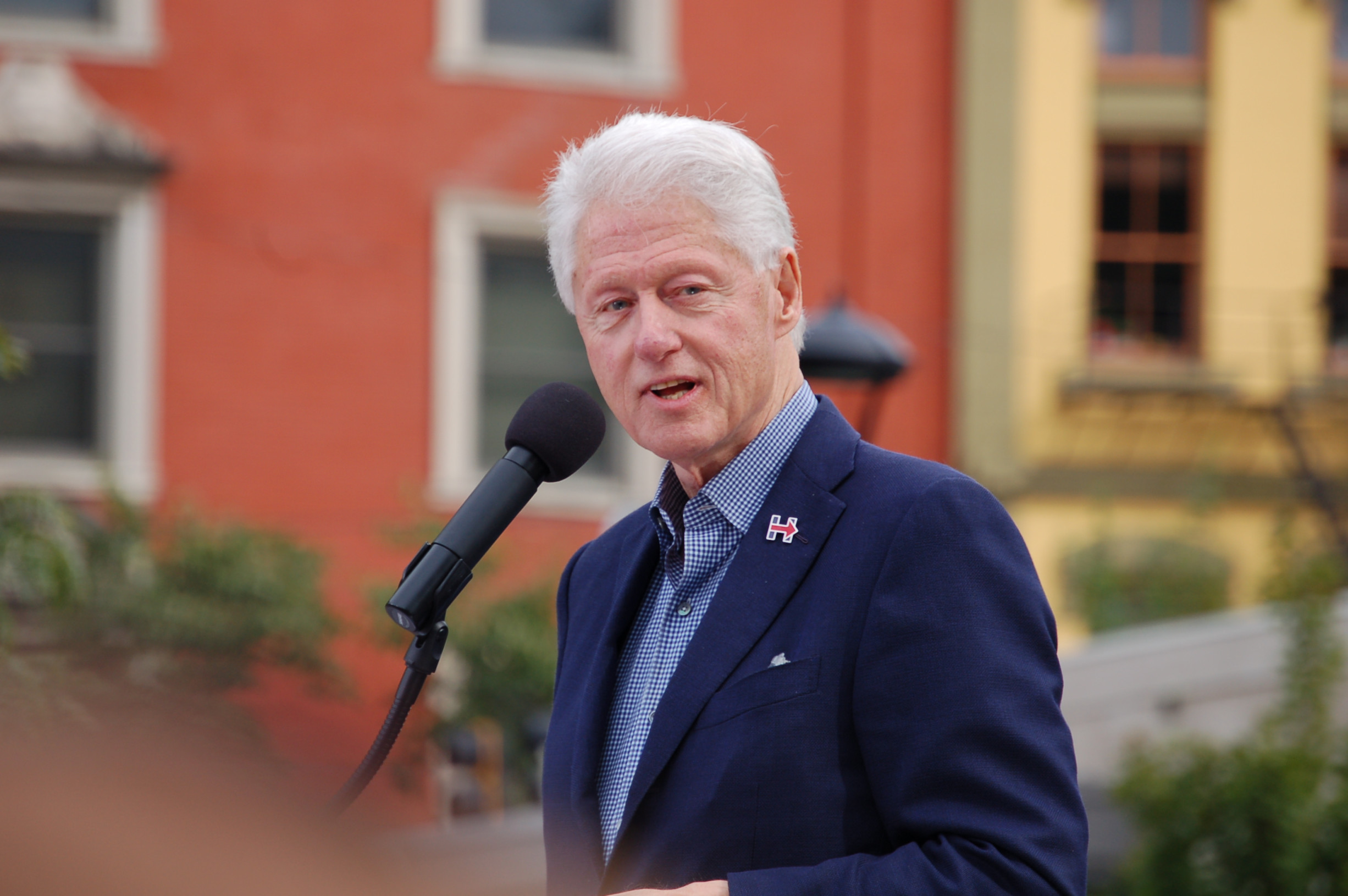 Clinton, princ Andrew i Stephen Hawking. Odtajněné soudní dokumenty z ...