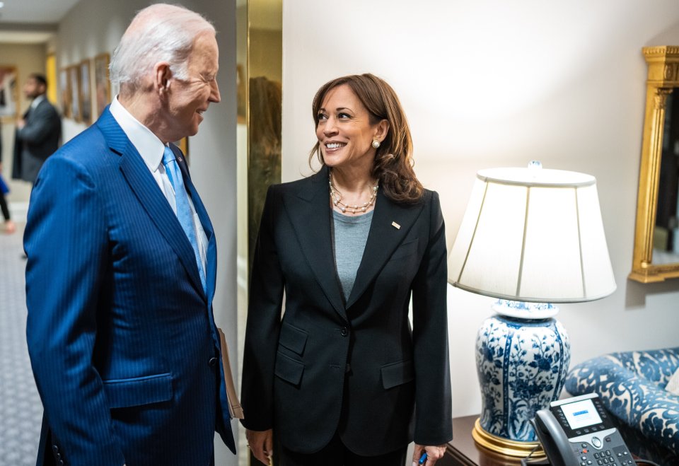 Biden nadřadil zemi nad sebou samým, to Trump nedokázal, hodnotí ...