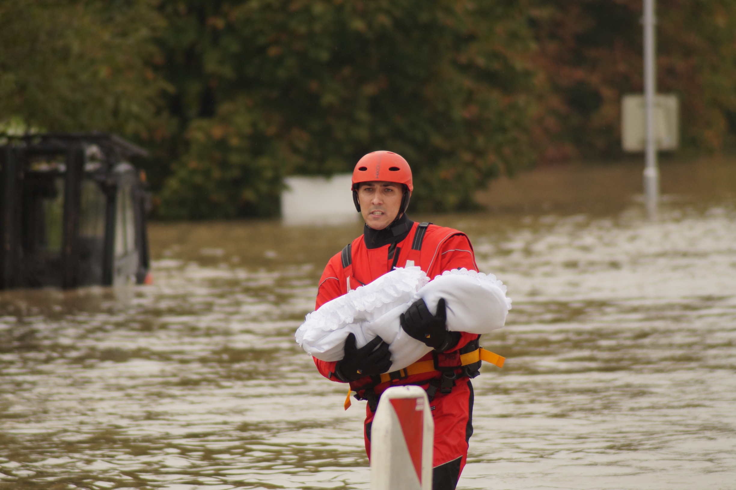 Zmar z povodní a andělé v bílém. Přečtěte si nejlepší reportáže z Česka ...