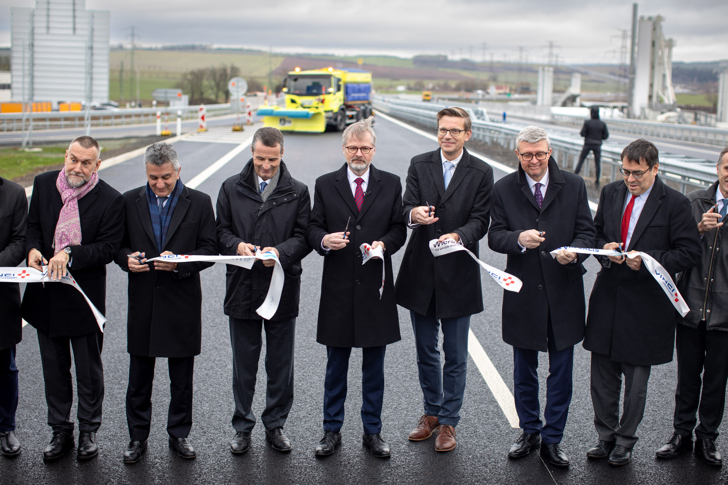 Boj končící a budoucí vlády o peníze na dopravu vrcholí. Řešení nakonec může přinést účetní trik ...