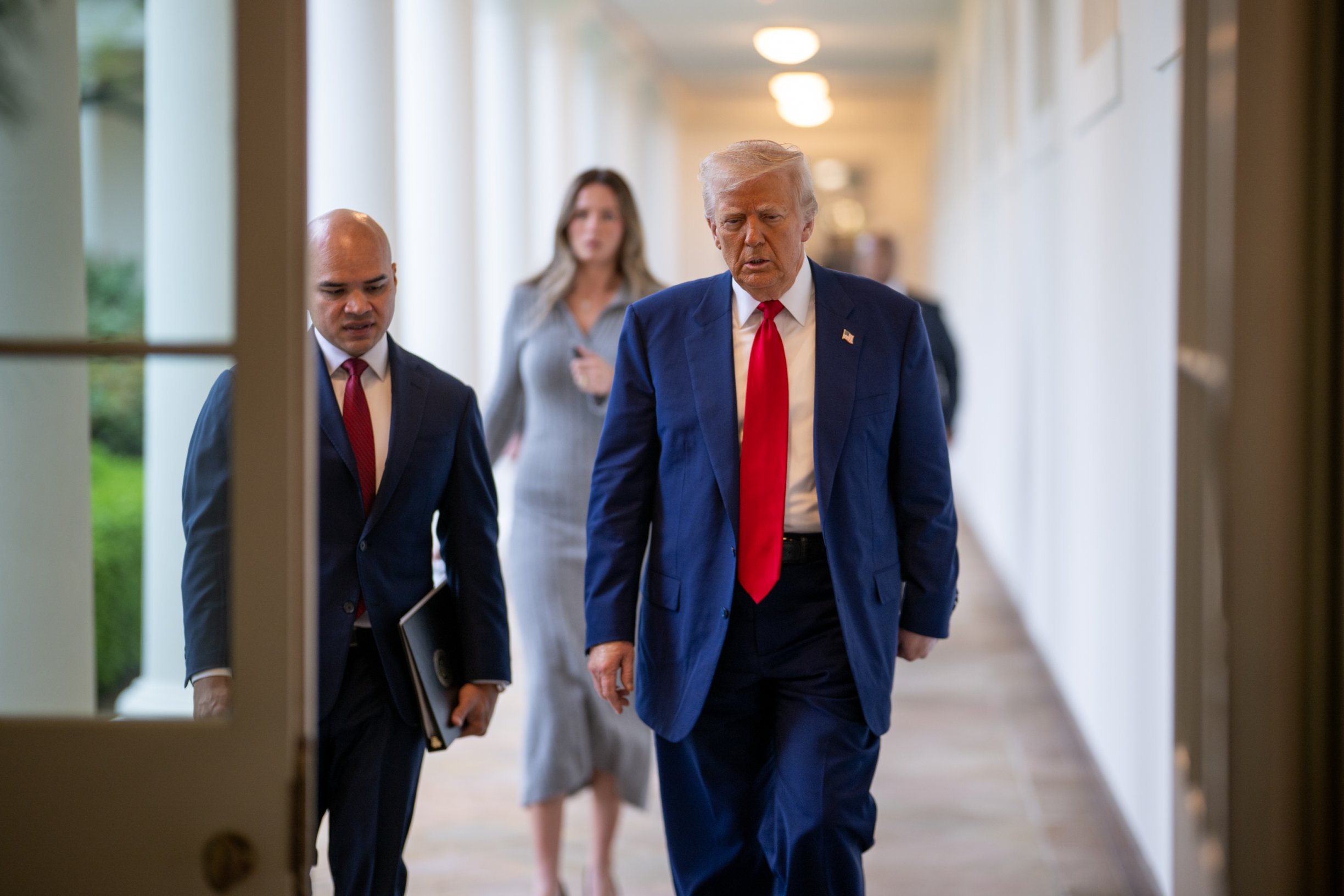Trumpův svět (78. den): Od prezidenta se začali odvracet někteří ...