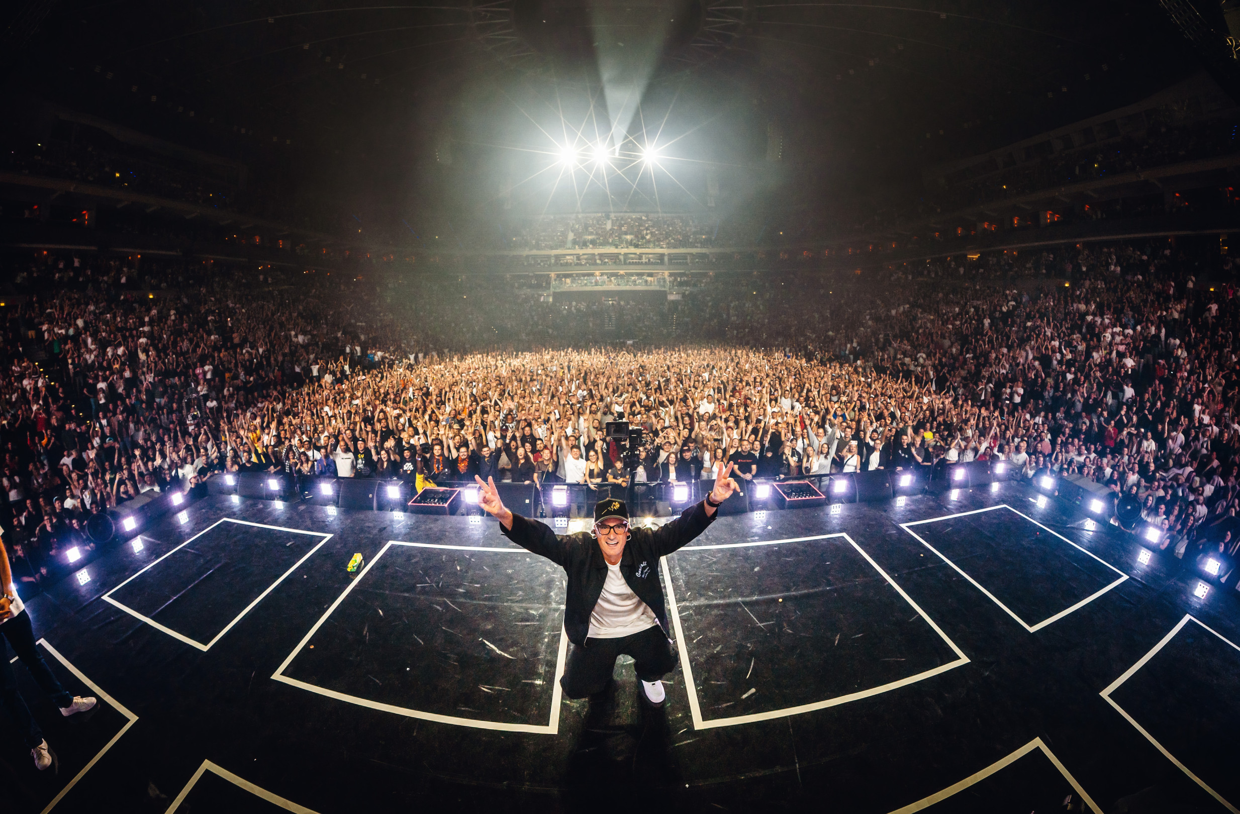 O2 arena v pátek patřila DJ Wichovi a legendám tuzemského hip hopu ...